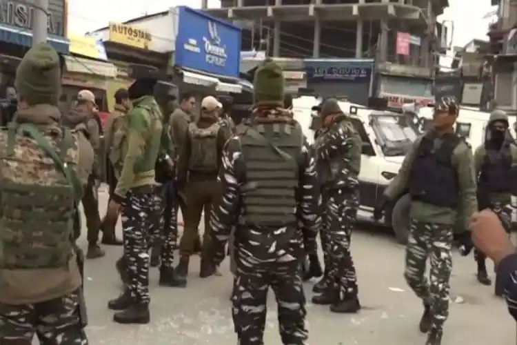 One dead, 21 injured in grenade attack in Srinagar