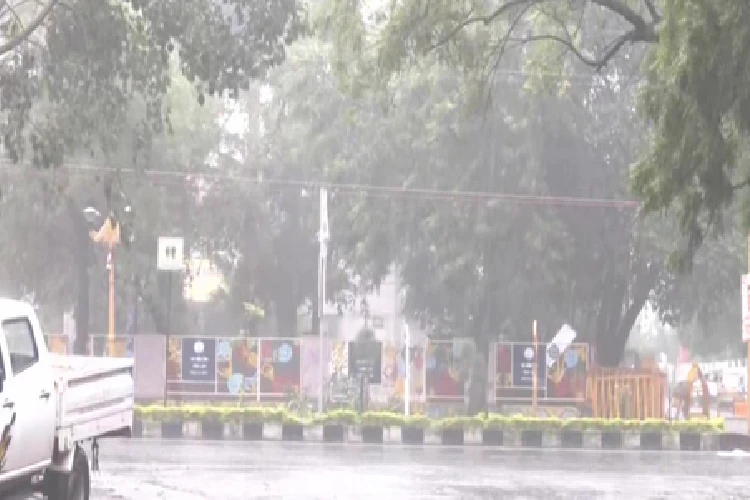 MP: SDRF, NDRF rescue over 400 people from floods