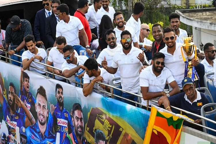 Sri Lanka take out victory parade on open-top bus after Asia Cup triumph