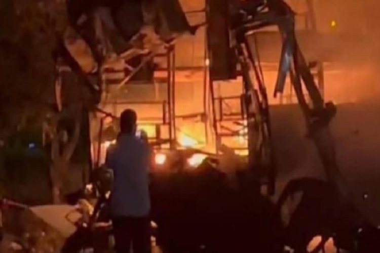 Maha: 10 dead, 30 hurt as bus rams into truck, catches fire