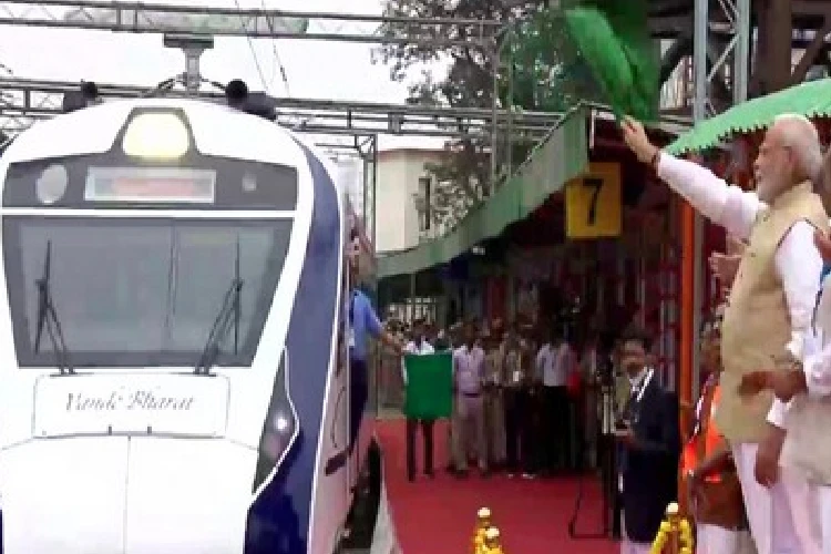 PM Modi flags off Vande Bharat Express