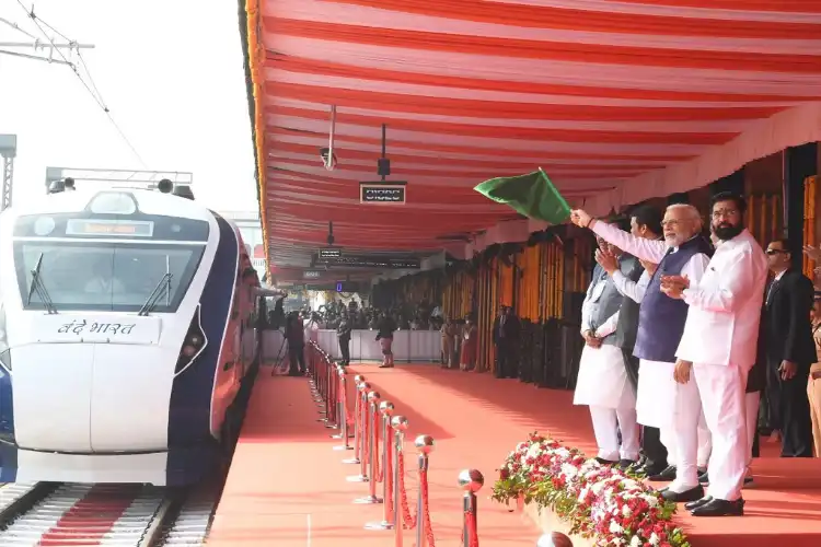 PM Modi flags off Vande Bharat on Nagpur-Bilaspur route