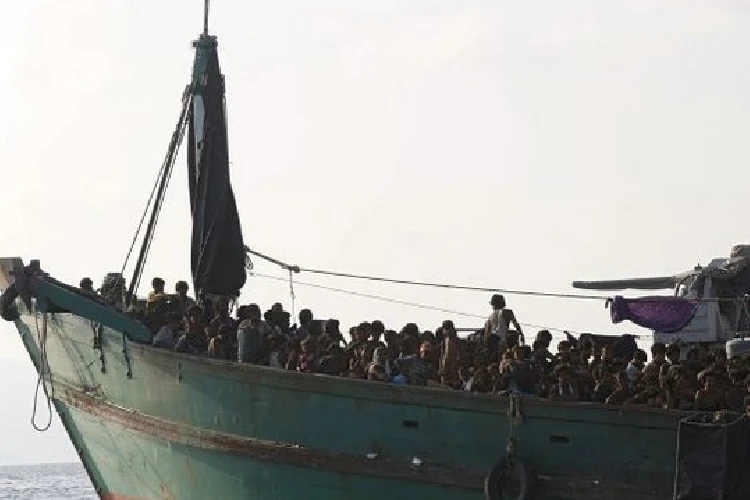 Boat carrying Rohingya refugees reaches Indonesia's Aceh