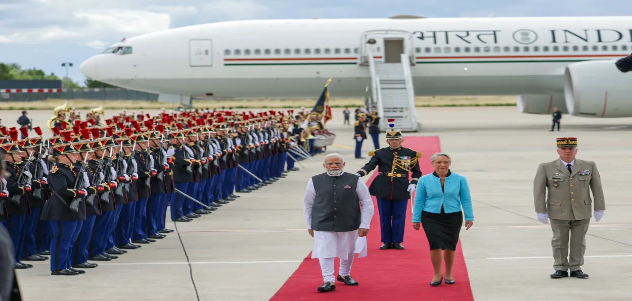 PM Narendra Modi welcomed by French PM Elisabeth Borne