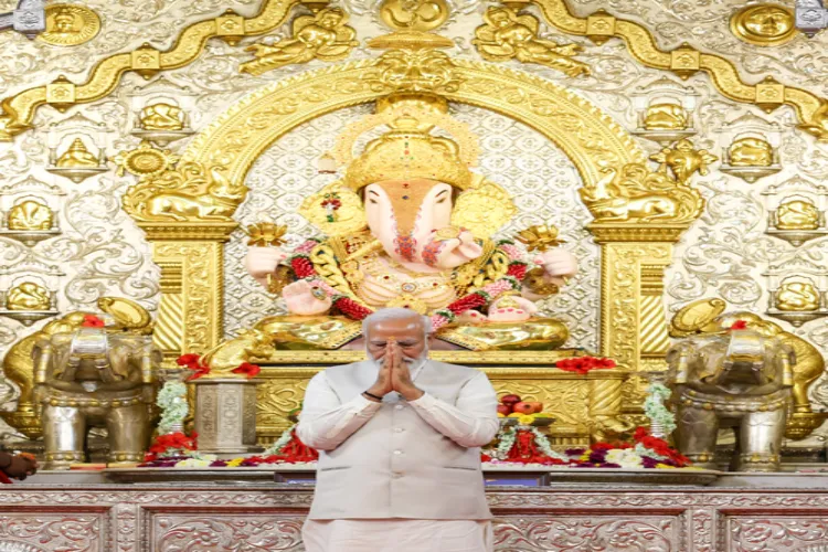 PM performs puja at Dagdusheth Halwai Ganesh Temple
