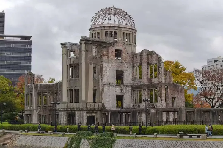 Parliament pays tribute to victims of Hiroshima, Nagasaki