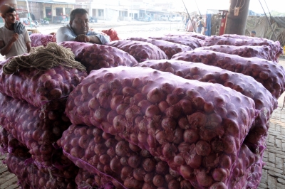 Government imposes 40% duty on onion export