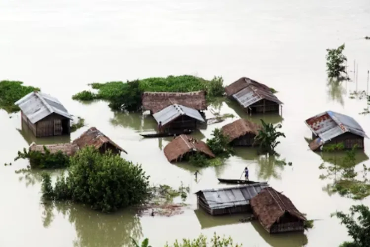 Brahmaputra in spate; houses submerged in Morigaon, 120 villages affected