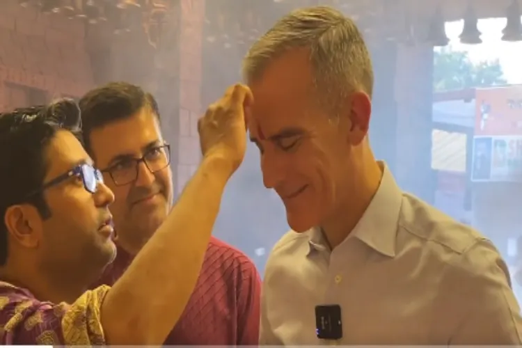 US envoy Eric Garcetti visits Durga puja pandal in Delhi, performs ...