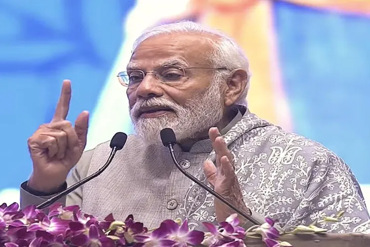 Sikh Gurus taught Indians to live for glory of their land: PM Modi