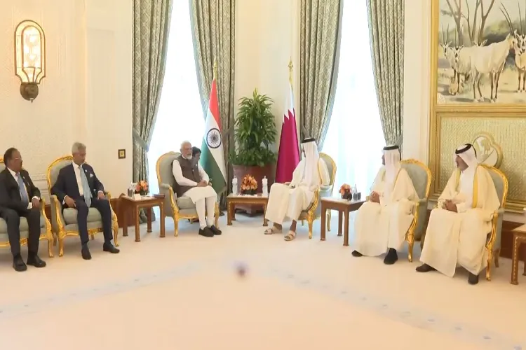 PM Modi receives ceremonial welcome in Doha, holds bilateral with Amir of Qatar
