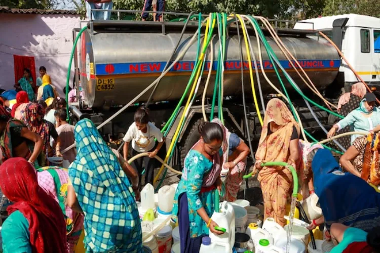Long queues seen at water tankers in Delhi