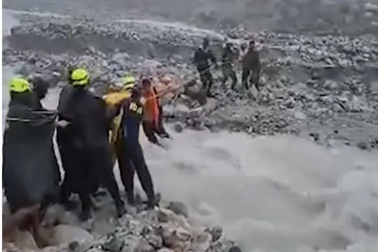 Temporary bridge collapse in Uttarakhand leaves pilgrims stranded, two ...