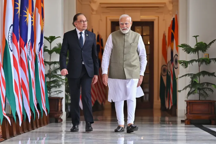 PM Modi welcomes Malaysia's Anwar Ibrahim at Rashtrapati Bhavan