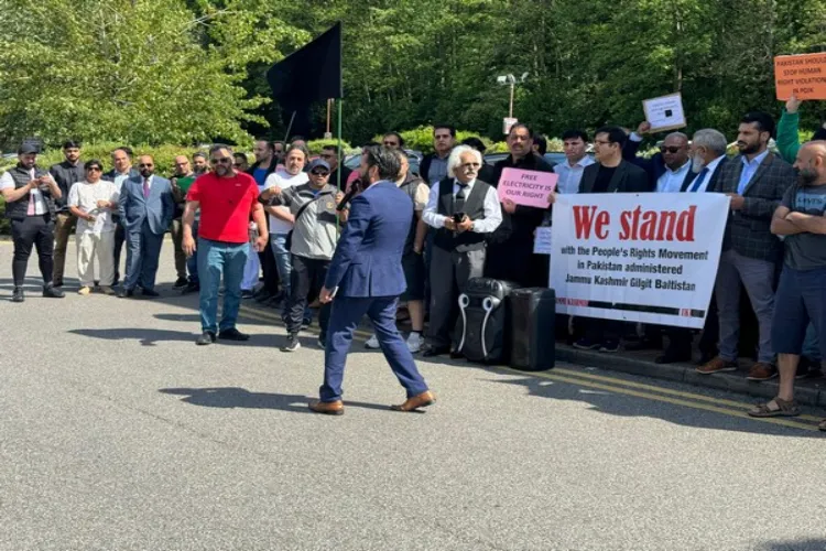 UKPNP stages protest in Bradford against Pakistan’s Kashmir Solidarity Day