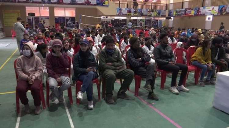 Youths participate in drug de-addiction program in Srinagar